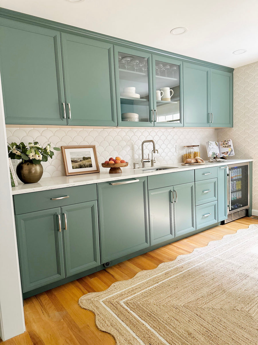 Scullery Design Inspiration / Butler's Pantry Styling Ideas with green ...